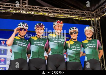 April Tacey & Lifeplus Wahoo team riders before the RideLondon ...