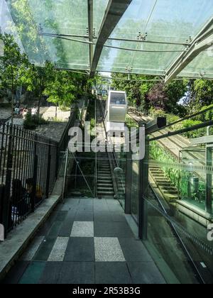 The Funiculaire de Montmartre up to the Basilica, Sacré Coeur de ...