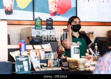 Sofia from customer service at Starbucks Colosio Metrocenter coffee ...