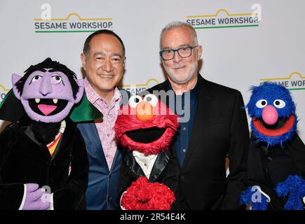 Actor Alan Muraoka, left, and husband Herb Perry pose with Count von ...