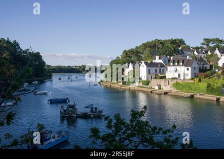 Le Bono (Brittany, north-western France): the harbour Stock Photo - Alamy