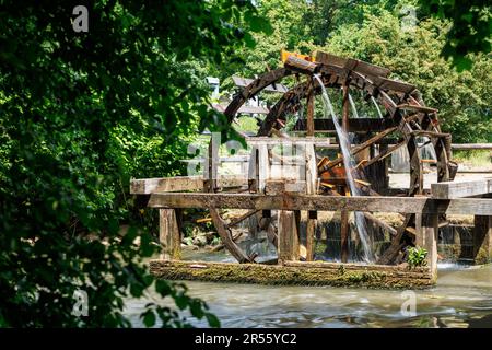 01 June 2023, Bavaria, Nuremberg: The water wheel at the Lederersteg at ...