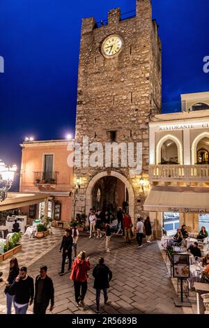 Central Taormina At Night Sicily Stock Photo - Alamy