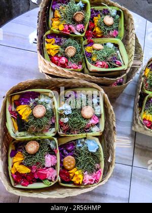 Wicker baskets with flowers and flowers as a sacrifice in Hindu temple ...