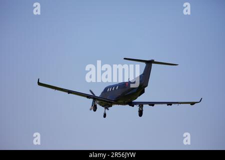 Landing at Pearson Airport, Runway 23 Stock Photo - Alamy