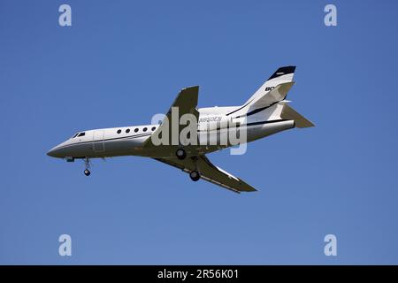 Landing at Pearson Airport, Runway 23 Stock Photo - Alamy