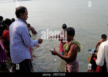 India. Kolkata. Hughli river. daily life Stock Photo - Alamy