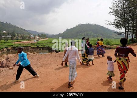 Rwanda, surrounding of Ruhengeri, daily life Stock Photo - Alamy