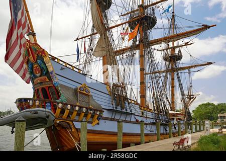 The Kalmar Nyckel is a replica of Peter Minuit's ship which docked in ...