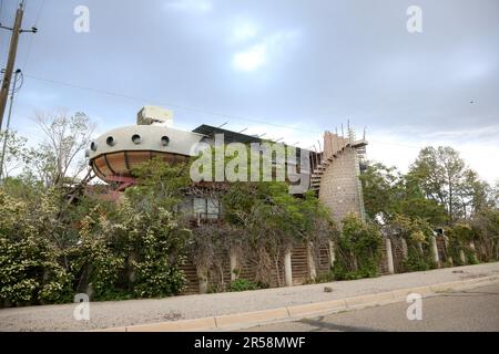 The quirky 'spaceship house', a residence and studio of architect Bart ...