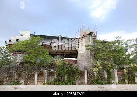 The quirky 'spaceship house', a residence and studio of architect Bart ...