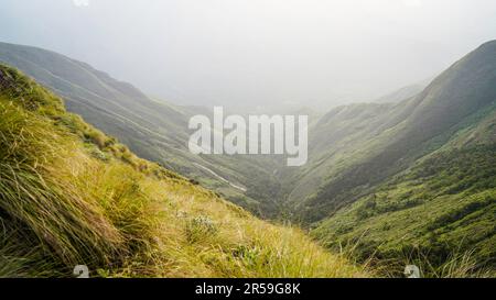 Kolukkumalai Sunrise View Point Munnar - Idukki, Kerala Stock Photo - Alamy