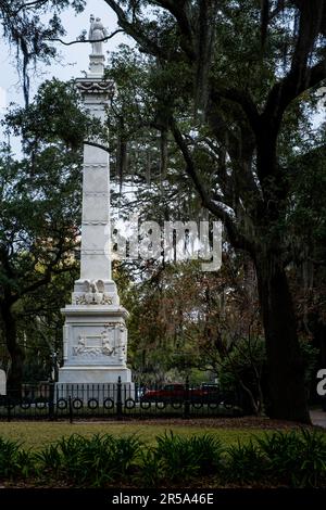 Monument in historic square in Savannah, Georgia Stock Photo - Alamy