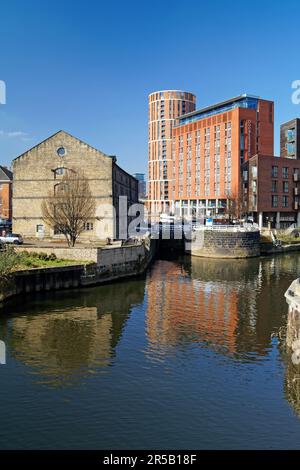 Watermans Place, Riverside Apartments, Granary Wharf, Leeds Waterfront ...