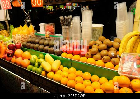 Fruit juice and smoothie stand at Huaxi Street Tourist Night Market in ...
