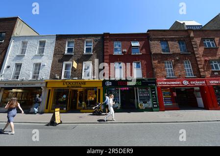 Shops under old buildings along Liffey street in Dublin, Ireland Stock ...