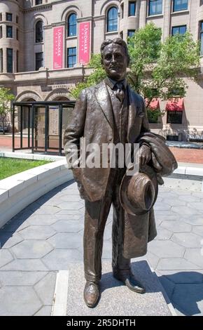 STATUE OF FAMOUS WRITER F. SCOTT FITZGERALD IN RICE PARK, DOWNTOWN ST ...