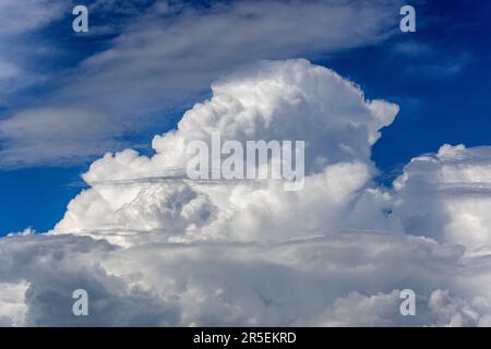 Cumulonimbus Calvus cloud along the Welsh coast Stock Photo - Alamy