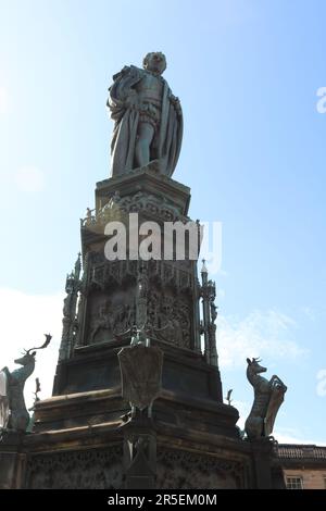 Adam Smith statue on Edinburgh's Royal Mile Stock Photo - Alamy