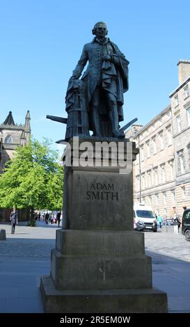 Adam Smith statue on Edinburgh's Royal Mile Stock Photo - Alamy