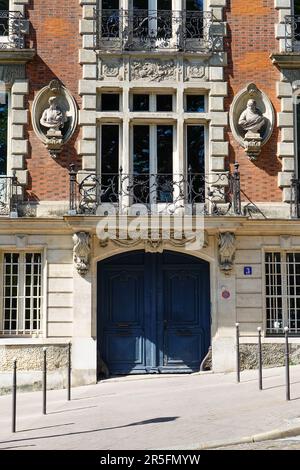 Brick and stone building at 3 rue Le Nôtre, built for Marie-Léonide ...