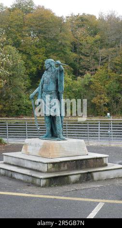 A bronze statue of Red Hugh O'Donnell in Donegal Town Stock Photo - Alamy