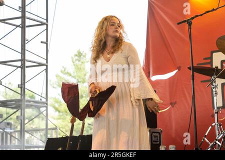Georgie Fuller of The Heavy Heavy performs at Railbird Music Festival ...
