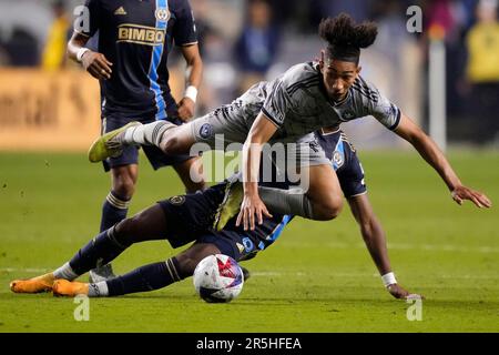 CF Montréal's Nathan-Dylan Saliba, left, and Philadelphia Union's ...
