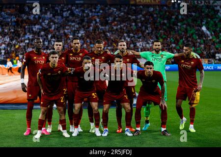AS Roma players pose for a team picture during the Serie A football ...