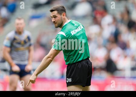 Referee Aaron Moore in action during the Betfred Super League match at ...