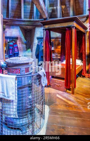 Gryffindor boys' dormitory at Hogwarts School, Harry Potter, studio ...