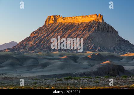 Sunrise on Buttes, Factory Butte area, Hanksville, Utah Stock Photo - Alamy