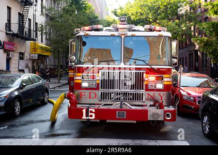 FDNY ENGINE 16 Stock Photo - Alamy
