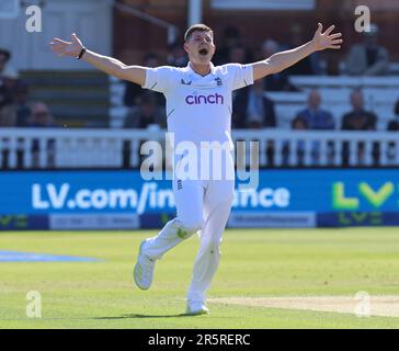 England's Matthew Potts during day one of the First Rothesay Test match ...
