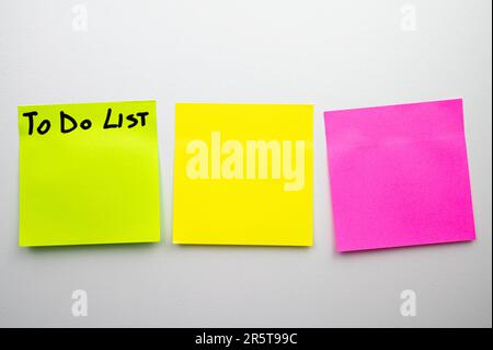 Adhesive sheets of different colors, with the wording "to do list ...