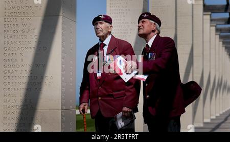 D-Day veteran Tom Schaffer (left), 13th Battalion Parachute Regiment ...