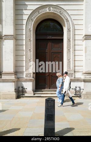 Closed door to british government offices (Foreign and Commonwealth ...