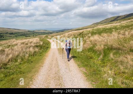 Walking to Garsdale Head From the Pennine Journey bridleway heading ...
