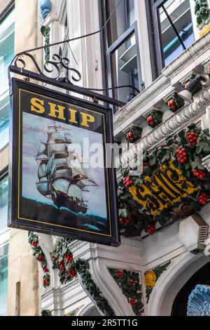 The Ship pub, Hart Street, City of London, England, UK Stock Photo - Alamy