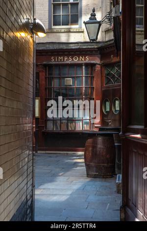 Simpson's Tavern, Ball Court, London, UK Stock Photo - Alamy