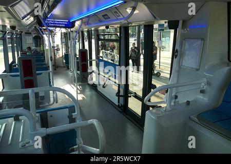 Paris, Elektrobus Alstom Aptis // Paris, Electric Bus Alstom Aptis ...