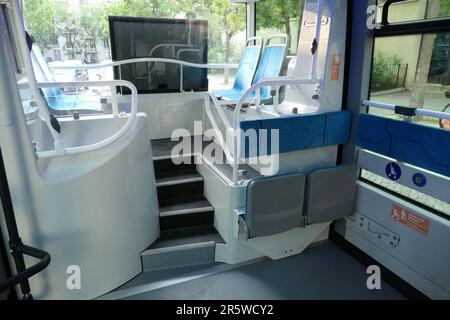 Paris, Elektrobus Alstom Aptis // Paris, Electric Bus Alstom Aptis ...