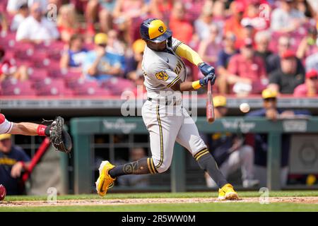 Milwaukee Brewers' Andruw Monasterio hits a single during the sixth ...