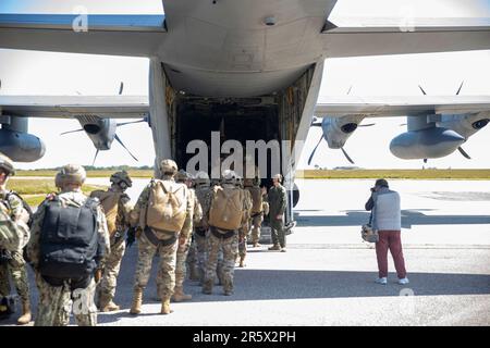 Gen. Andrew P. Poppas, commanding general of U.S. Army Forces Command ...