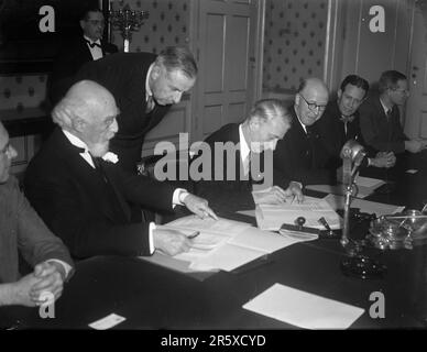 Marshall Plan of US aid for the reconstruction of Europe after WWII ...