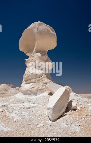 Limestone formations, White Desert, Qasr el-Farafra, Libyan Desert ...