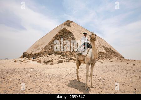 Curved pyramid of Pharaoh Sneferu, Dahshur, Egypt Stock Photo - Alamy