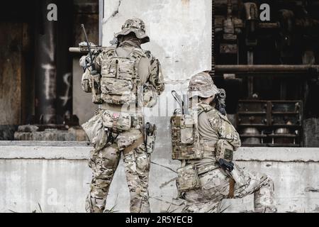 Smart teamwork of soldiers running forward and attacking enemy Stock ...