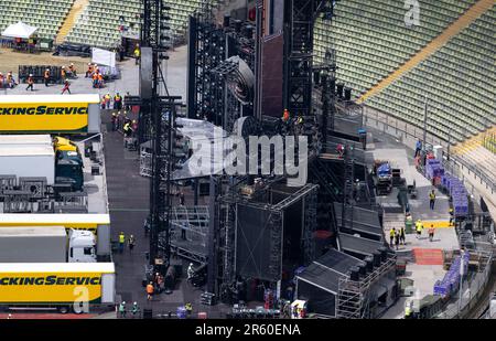 Munich, Germany. 06th June, 2023. Stage technicians build the stage for ...