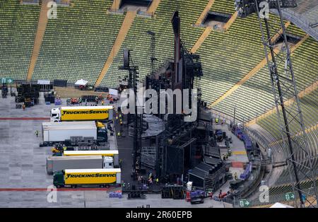 Munich, Germany. 06th June, 2023. Stage technicians build the stage for ...